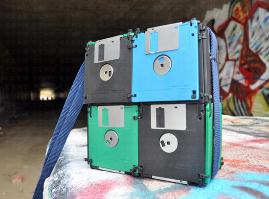 舊科技變潮配件 時尚好用 3.5 Disk Bag | FLiPER - 生活藝文誌