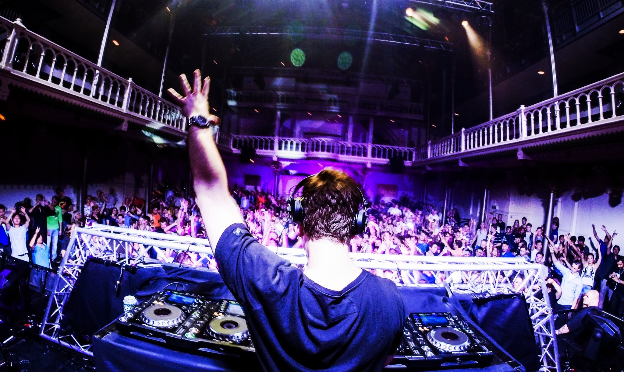 VJ《影像騎師 Visual Jockey》音樂與視覺的結合 | FLiPER - 生活藝文誌