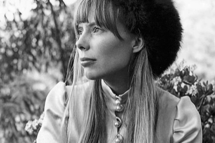 二十世紀晚期最重要女歌者 Joni Mitchell ：「 而我們終究回歸，那片太初的花海。 」 | FLiPER - 生活藝文誌