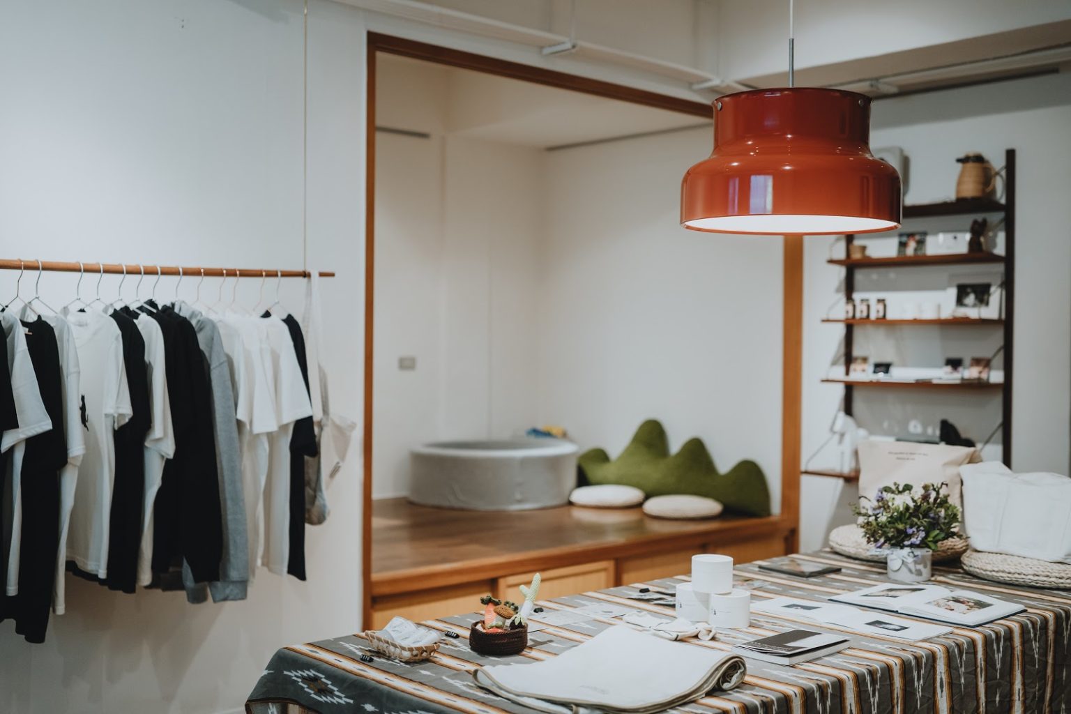 我擁有毫無絕對公式，粉色的騷動靈魂 ── 專訪魏如萱 Waa Wei | FLiPER - 生活藝文誌