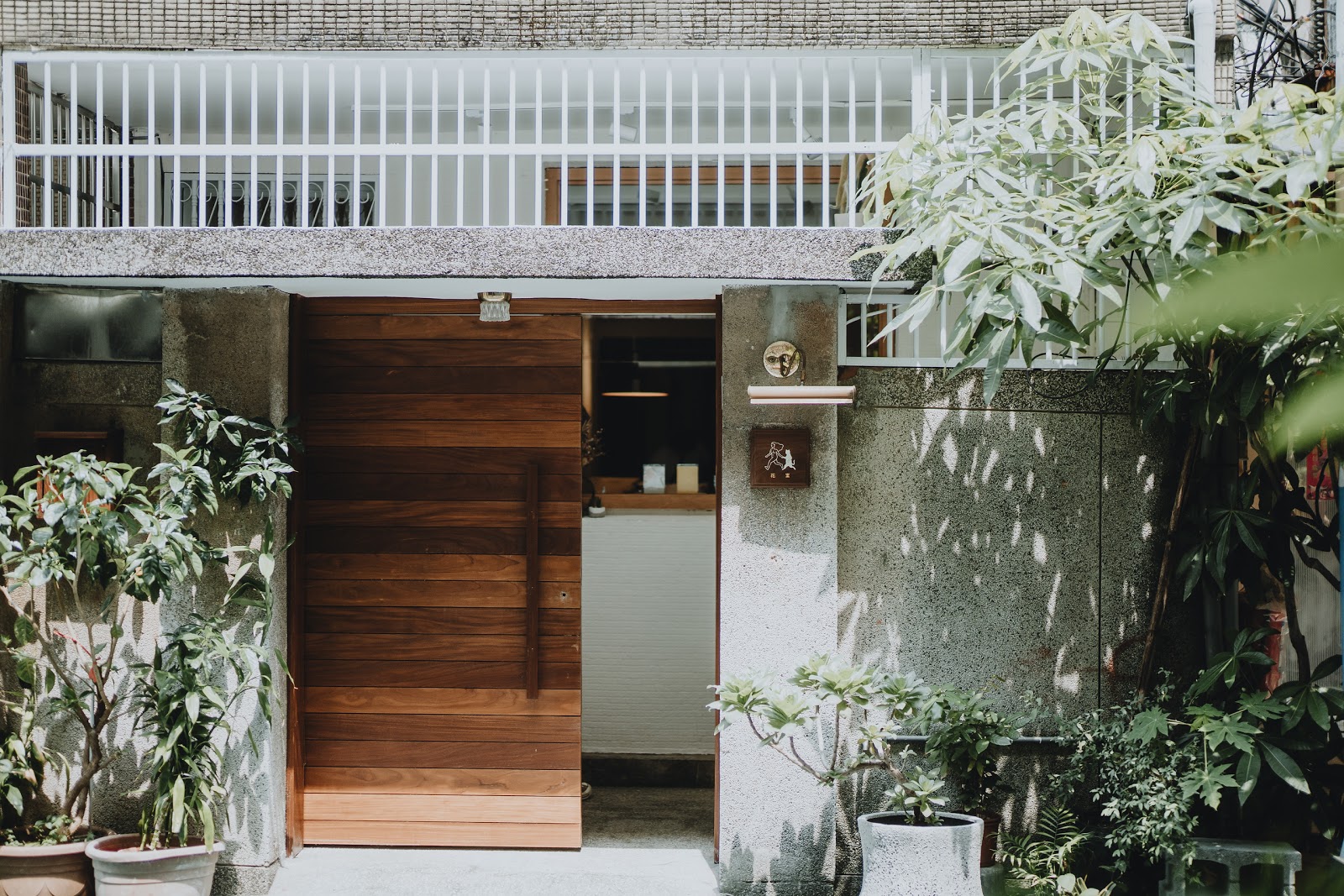 我擁有毫無絕對公式，粉色的騷動靈魂 ── 專訪魏如萱 Waa Wei | FLiPER - 生活藝文誌