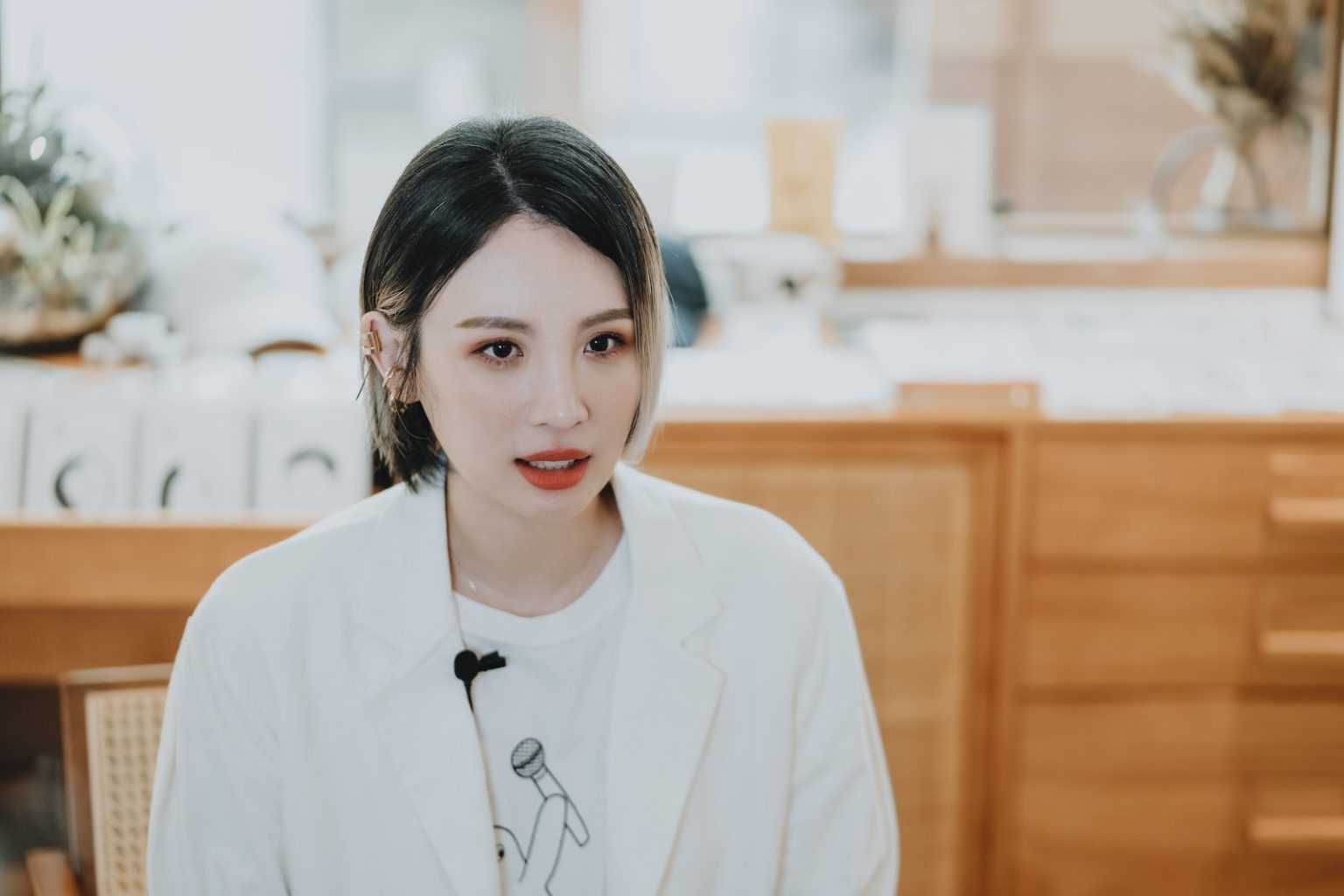 我擁有毫無絕對公式，粉色的騷動靈魂 ── 專訪魏如萱 Waa Wei | FLiPER - 生活藝文誌